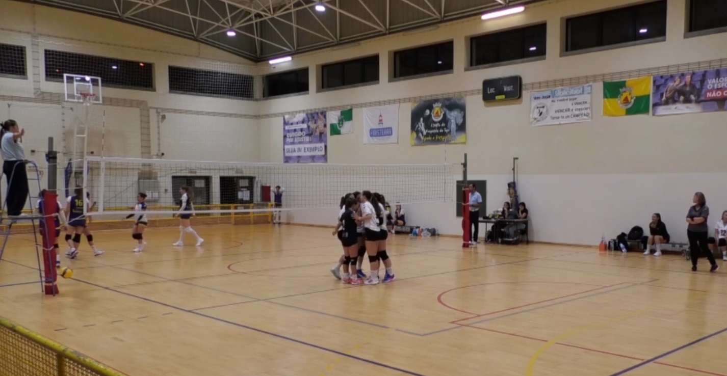TOPO | Voleibol. CDET 0 – 3 AJFB. (c/vídeo) – Rádio Ilhéu