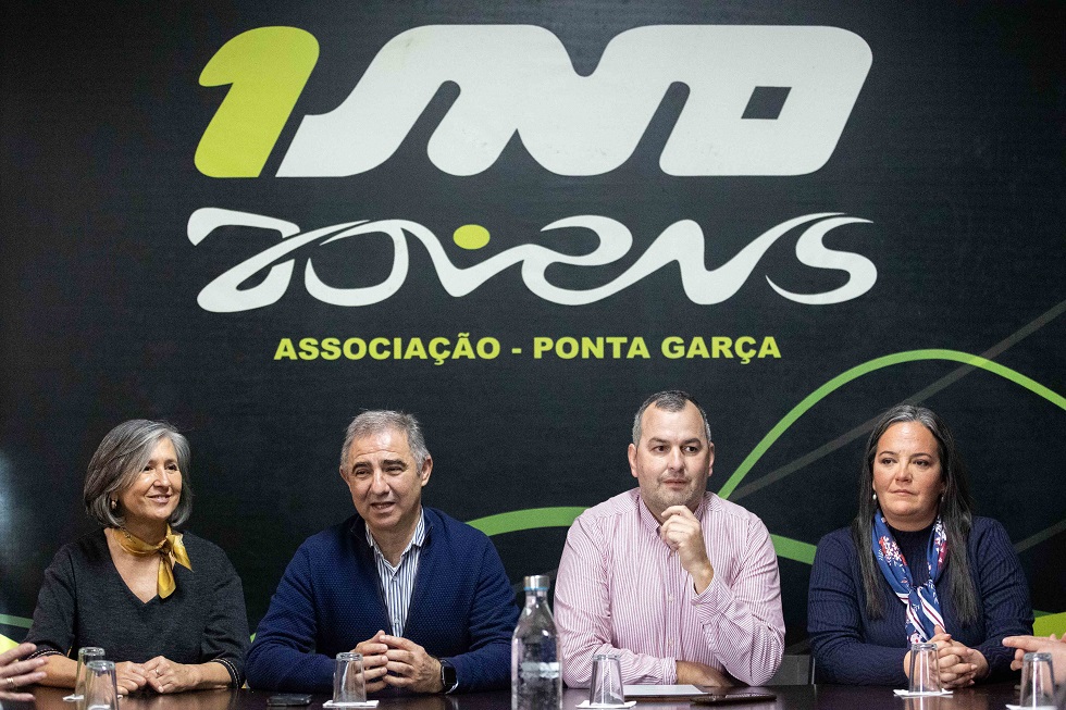 AÇORES | Bolieiro garante duas passagens aéreas gratuitas por ano para ...