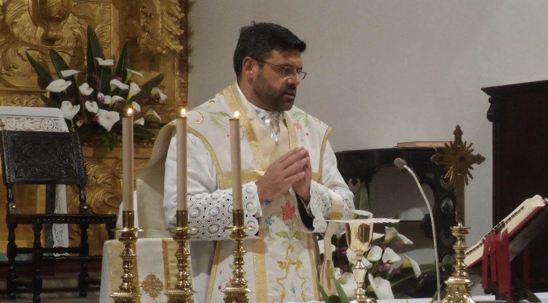 TOPO | Vigília Pascal na Igreja Matriz (c/vídeo) – Rádio Ilhéu