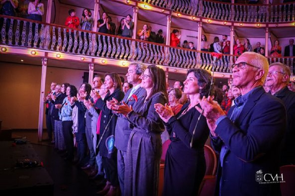 HORTA | 50 anos do 25 de Abril: Teatro Faialense recebeu estreia de ...