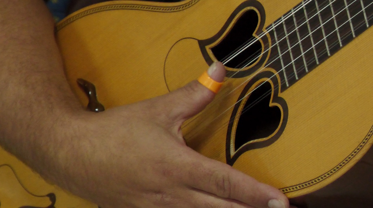 SANTO ANTÃO | Afinaram-se as vozes e as cordas: bailou-se no Centro ...